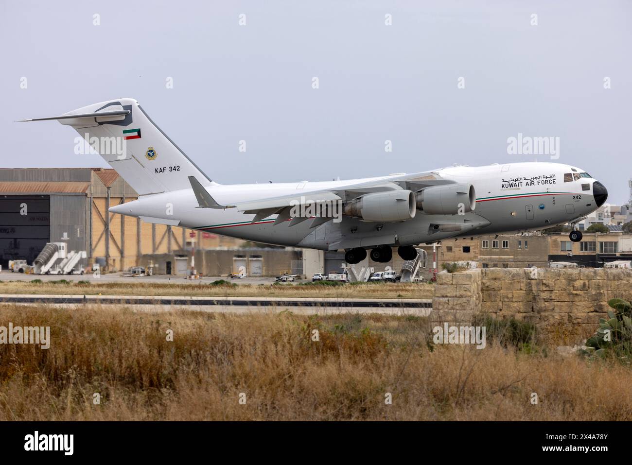 Kuwait Air Force Boeing C-17A Globemaster III (REG: KAF342) delivering ...