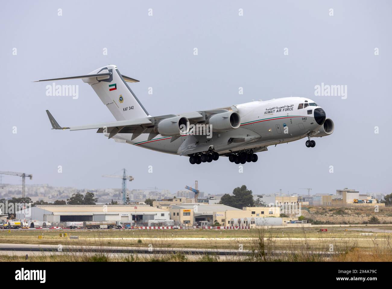 Kuwait Air Force Boeing C-17A Globemaster III (REG: KAF342) delivering ...