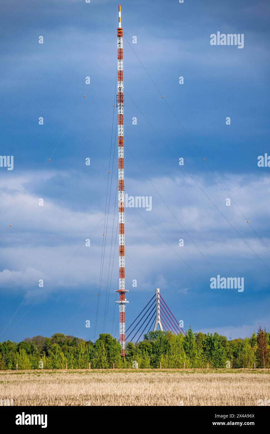 Niederrheinbrücke Wesel, bridge pier, B58, cable-stayed bridge, the Wesel transmitter, 320 meter ...