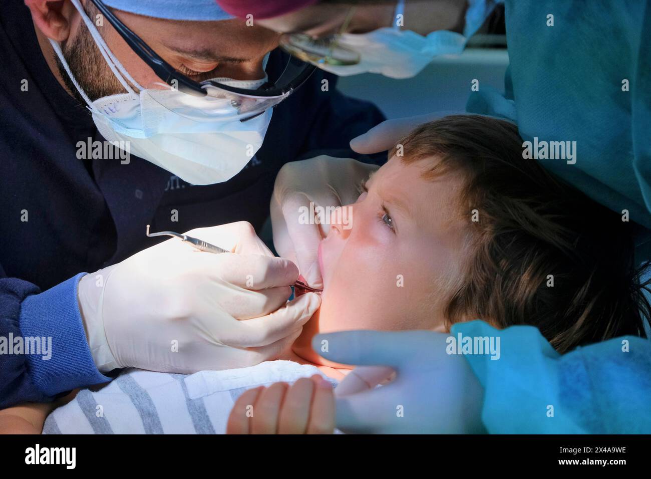 4 years old male child being cured in a dentist clinic Stock Photo - Alamy