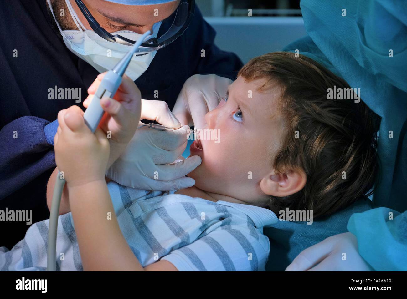 4 years old male child being cured in a dentist clinic Stock Photo - Alamy