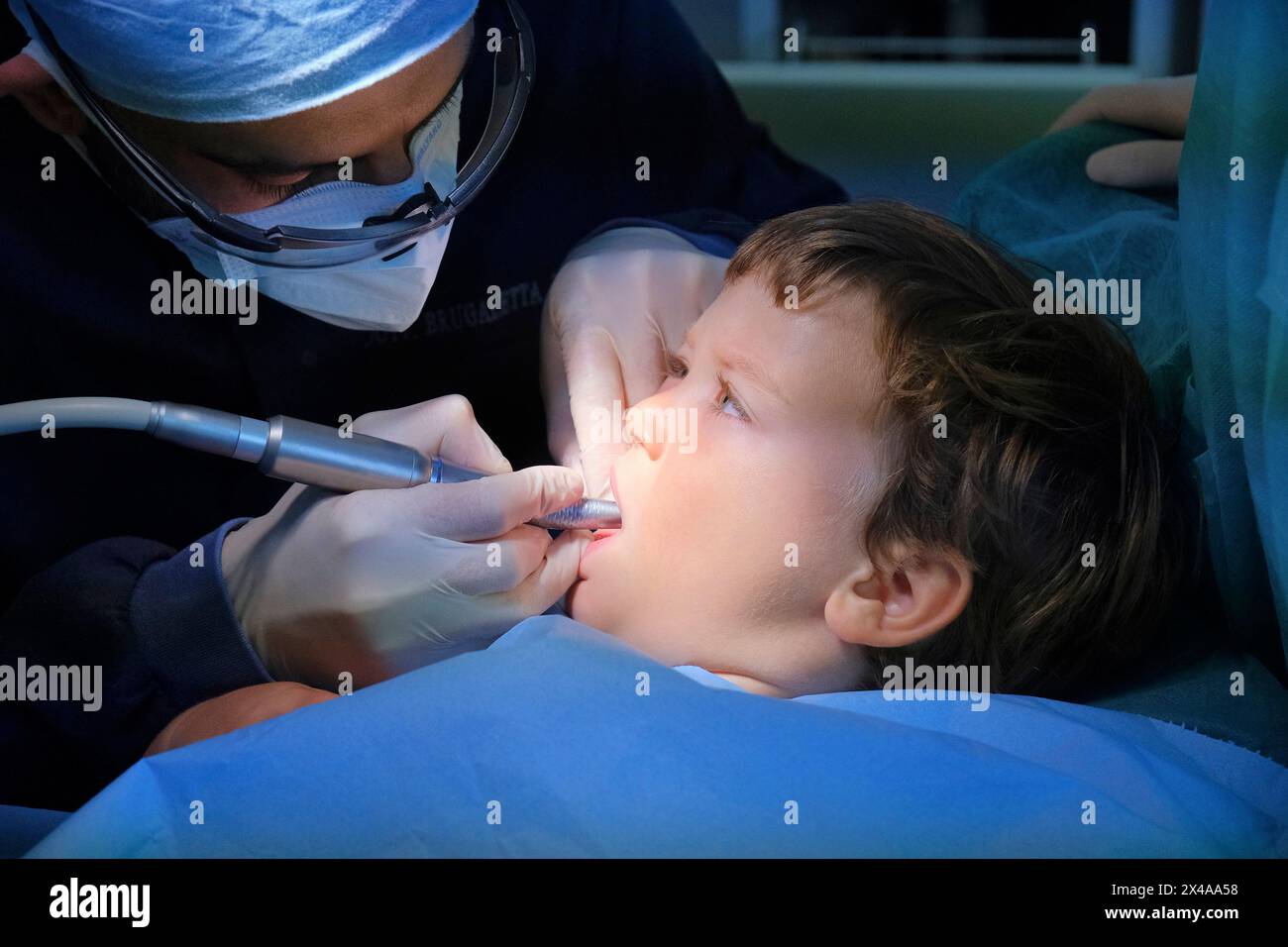 4 years old male child being cured in a dentist clinic Stock Photo - Alamy