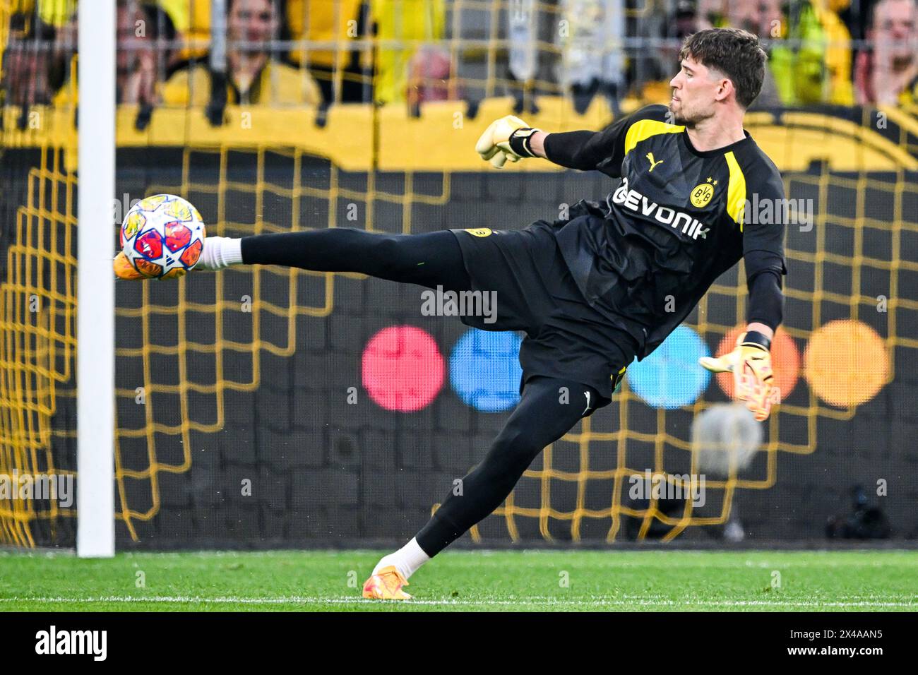 DORTMUND - Borussia Dortmund goalkeeper Gregor Kobel during the UEFA ...