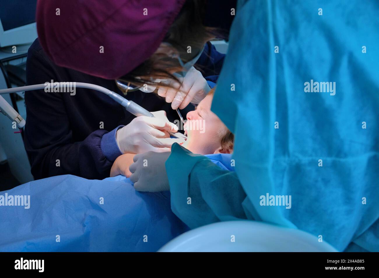 4 years old male child being cured in a dentist clinic Stock Photo - Alamy