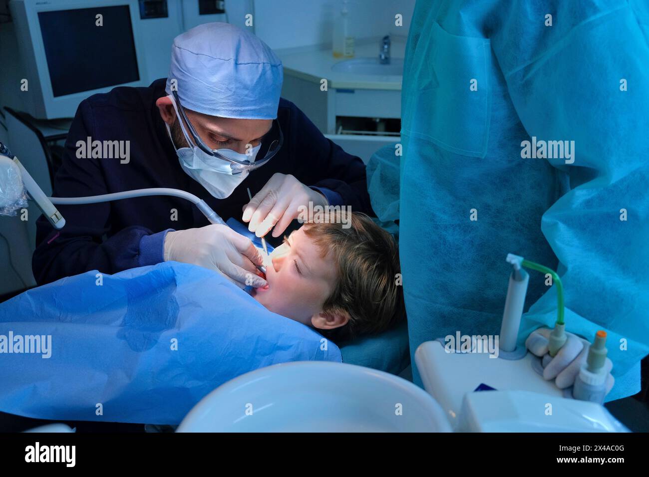 4 years old male child being cured in a dentist clinic Stock Photo - Alamy