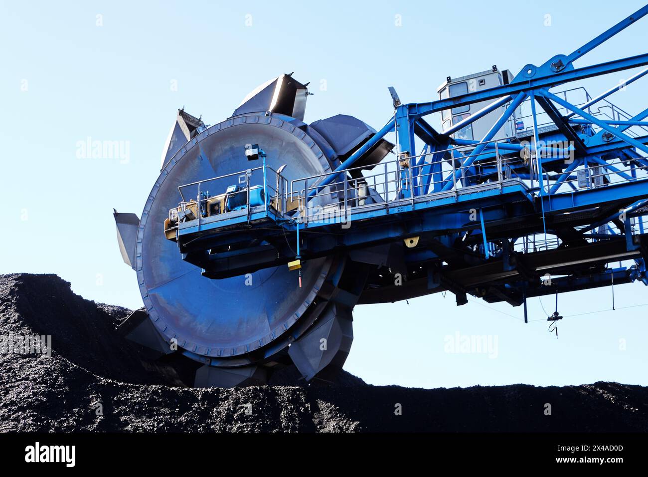Cantilever bucket-wheel stacker reclaimer for handling of coal and ore ...