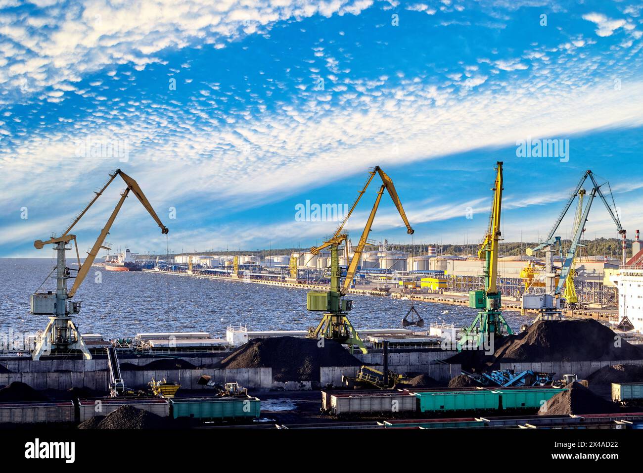 Maritime dry bulk handling hi-res stock photography and images - Alamy