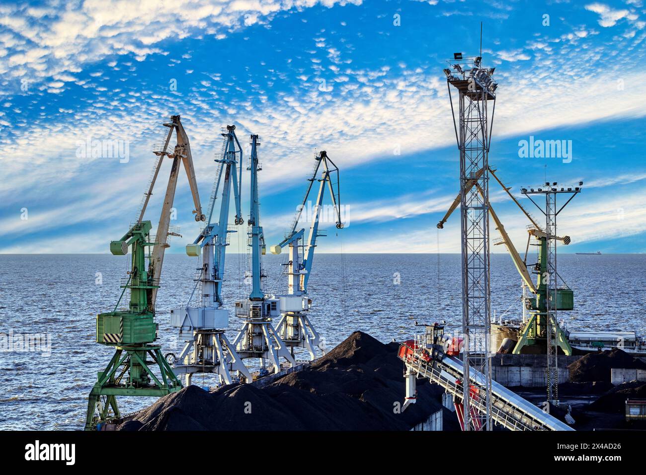 Portal harbour cranes ready to unload coal at port Stock Photo - Alamy