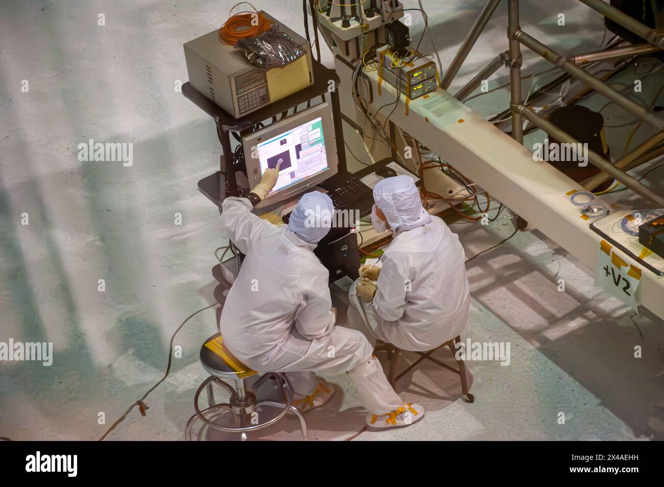 Lab technician at a scientific facility Stock Photo - Alamy