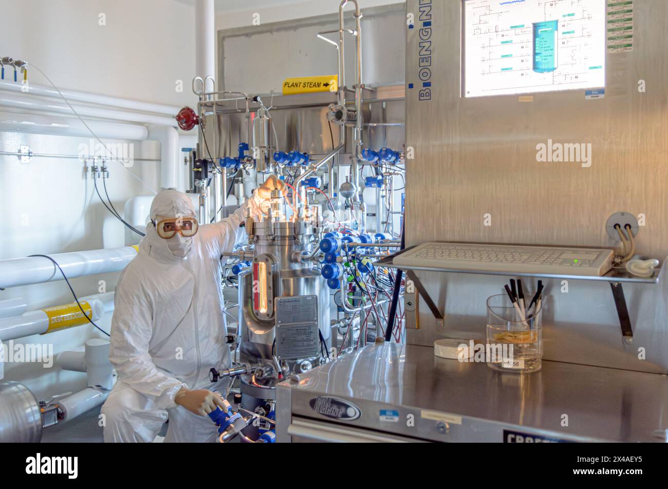 Lab technician clean room hi-res stock photography and images - Alamy