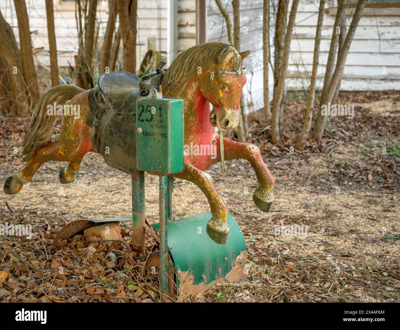 Kiddie ride horse hi-res stock photography and images - Alamy