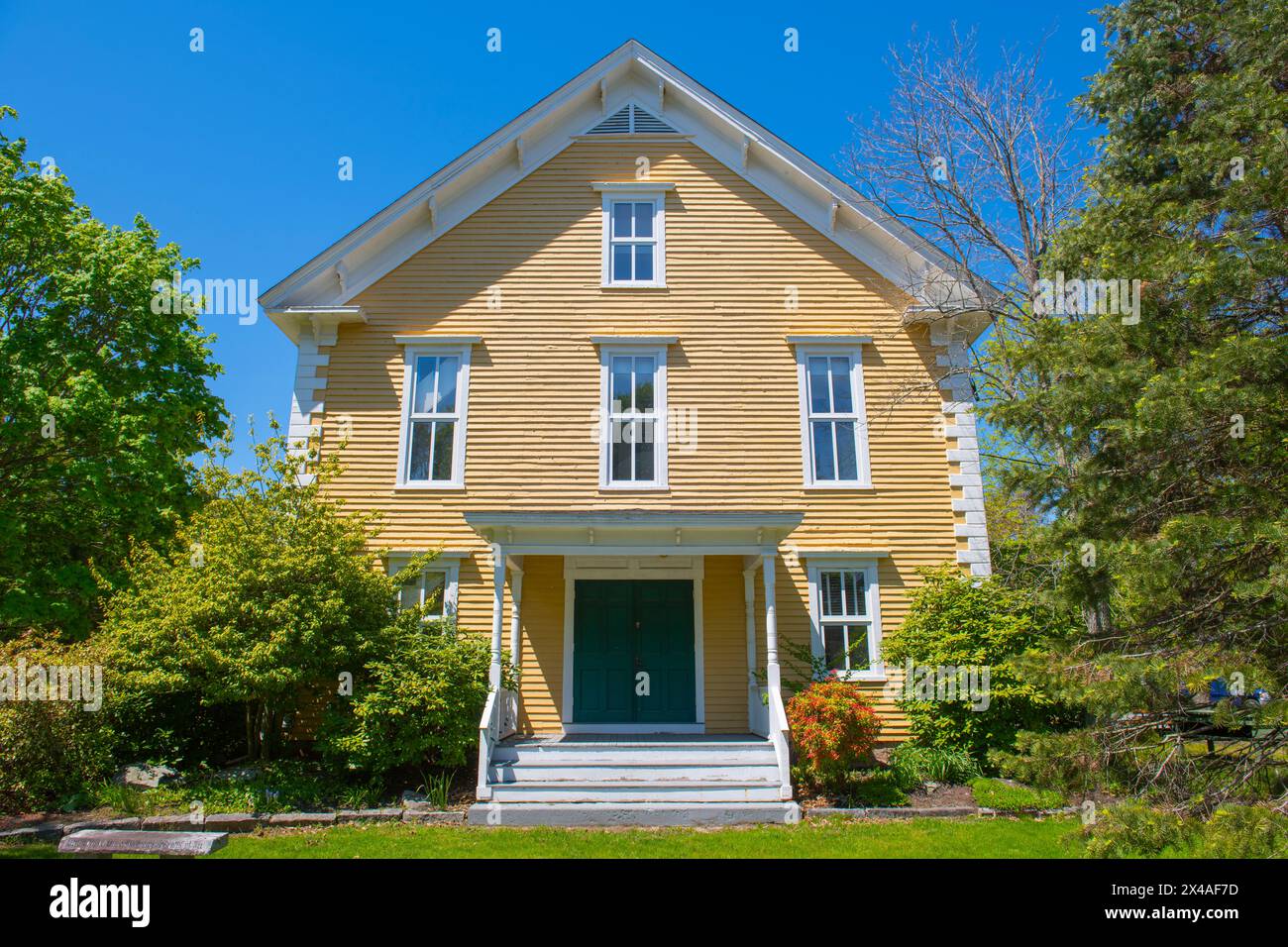 Historic residential building at 4 Middleton Road in historic town ...