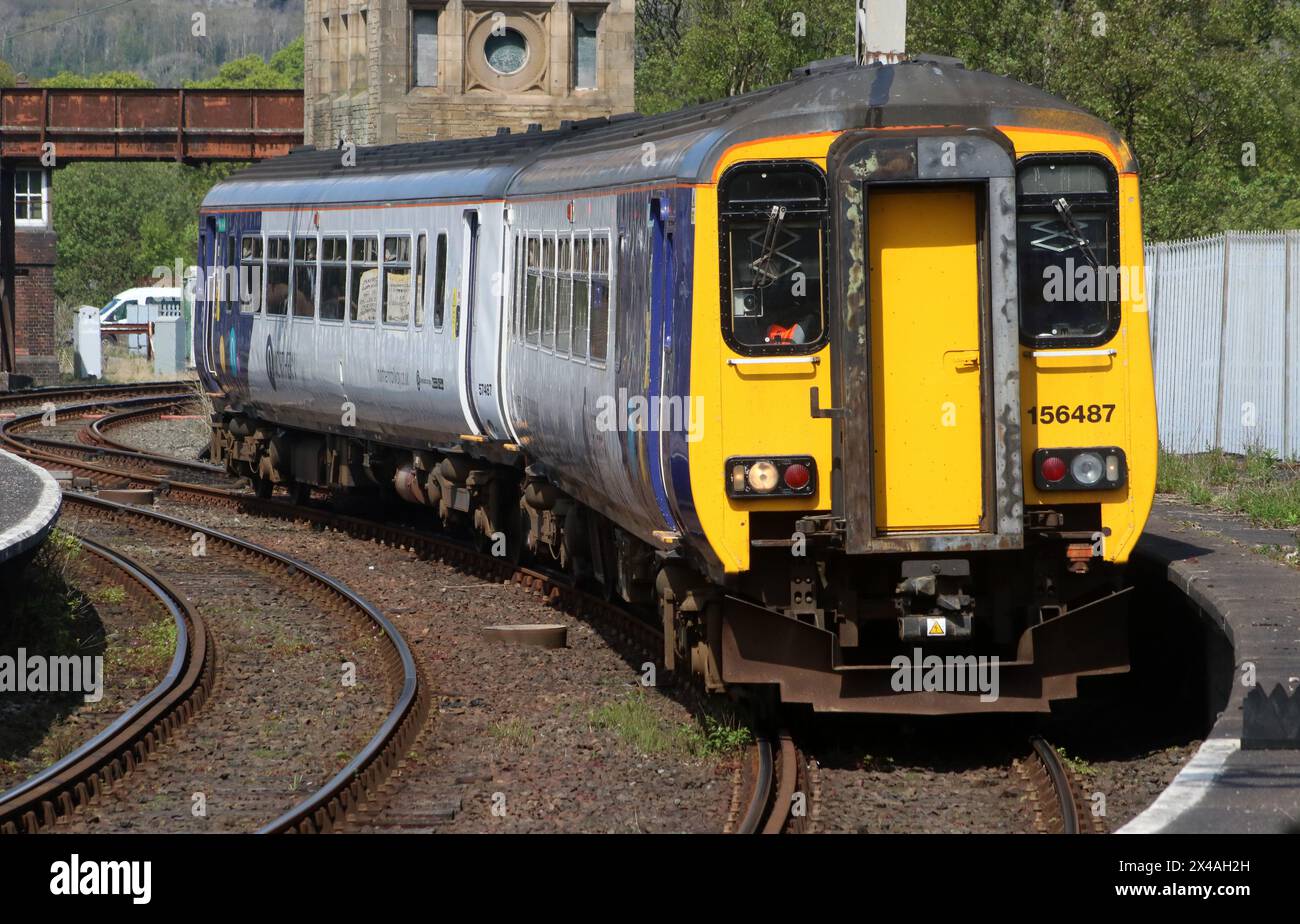 Northern trains super sprinter class 156 diesel multiple unit entering ...
