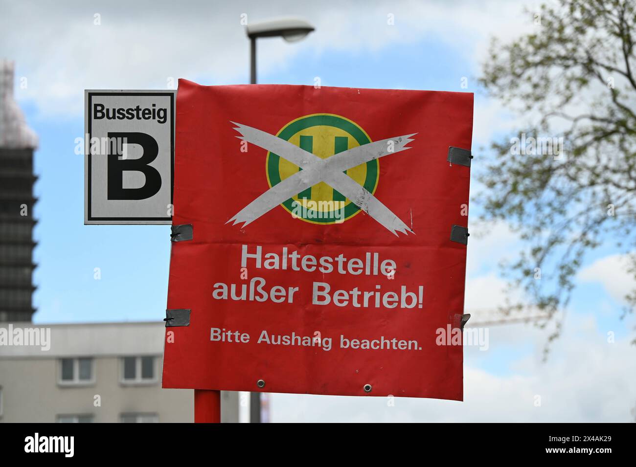 Schild Haltestelle ausser Betrieb *** Stop sign out of order Stock ...