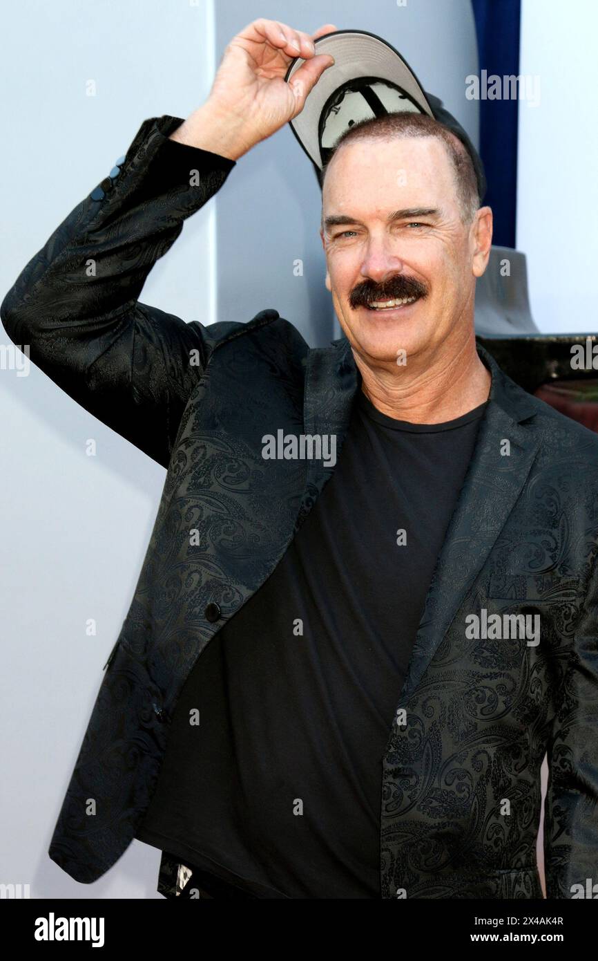 Modelo Patrick Warburton