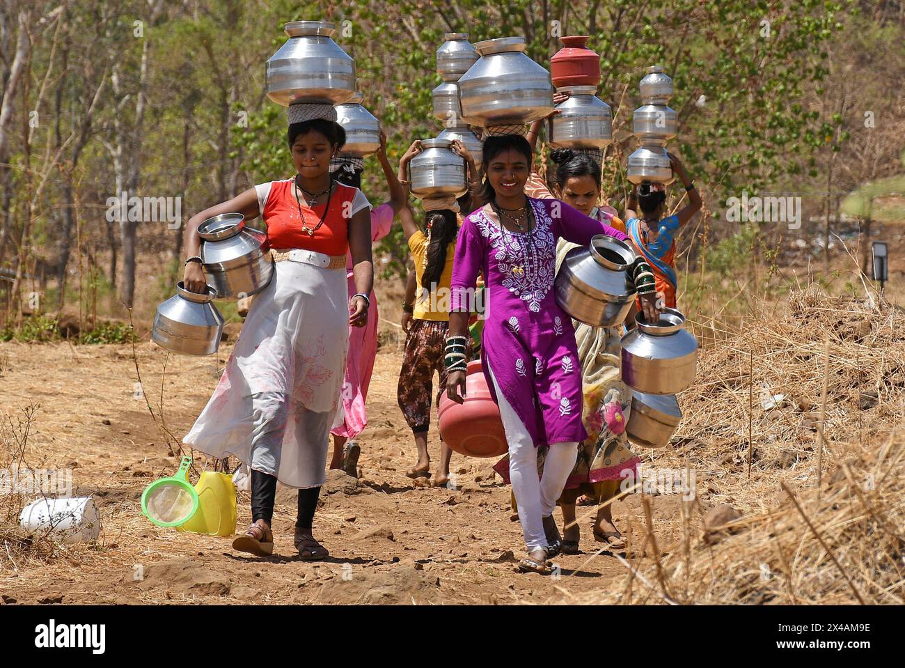 Villagers are carry vessels to fill water from the well near Vihigaon ...