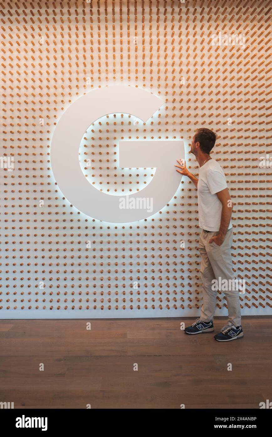 Warmth space hi-res stock photography and images - Alamy