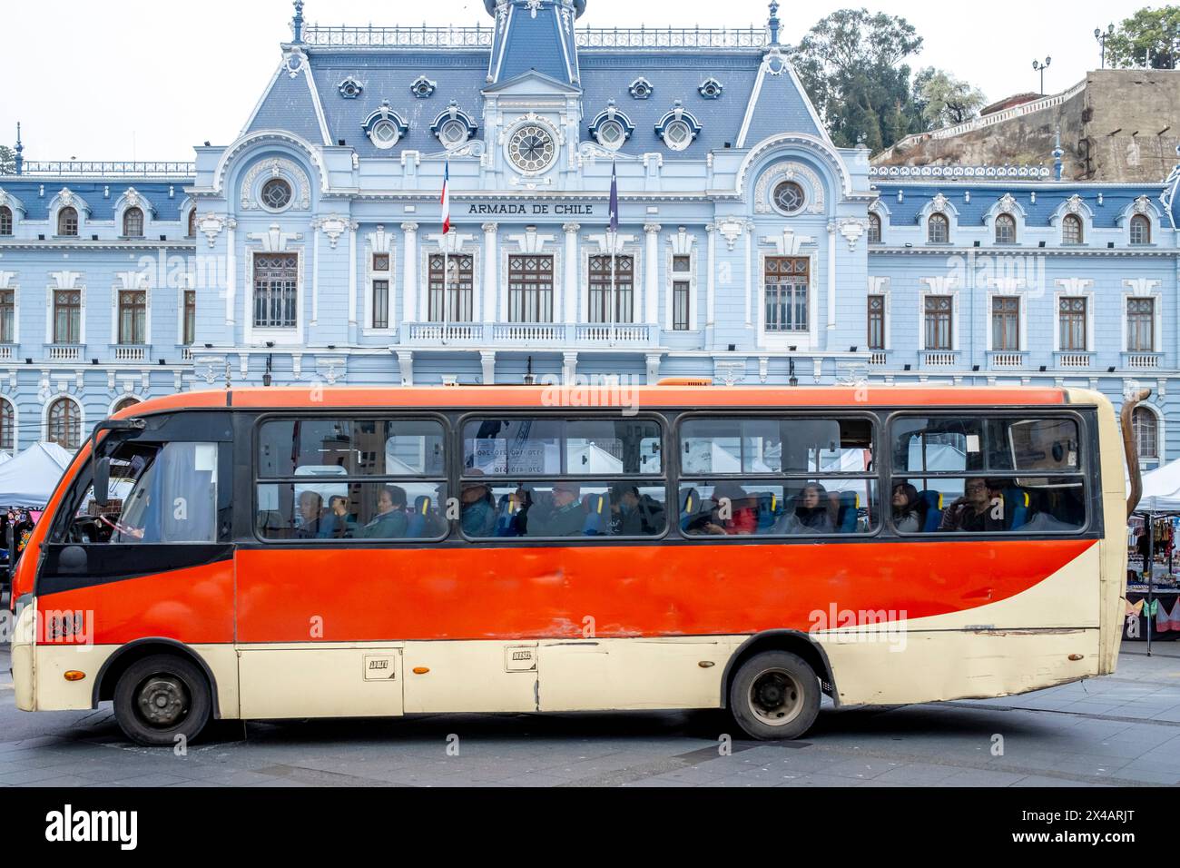 Chile valparaiso transport bus hi-res stock photography and images - Alamy