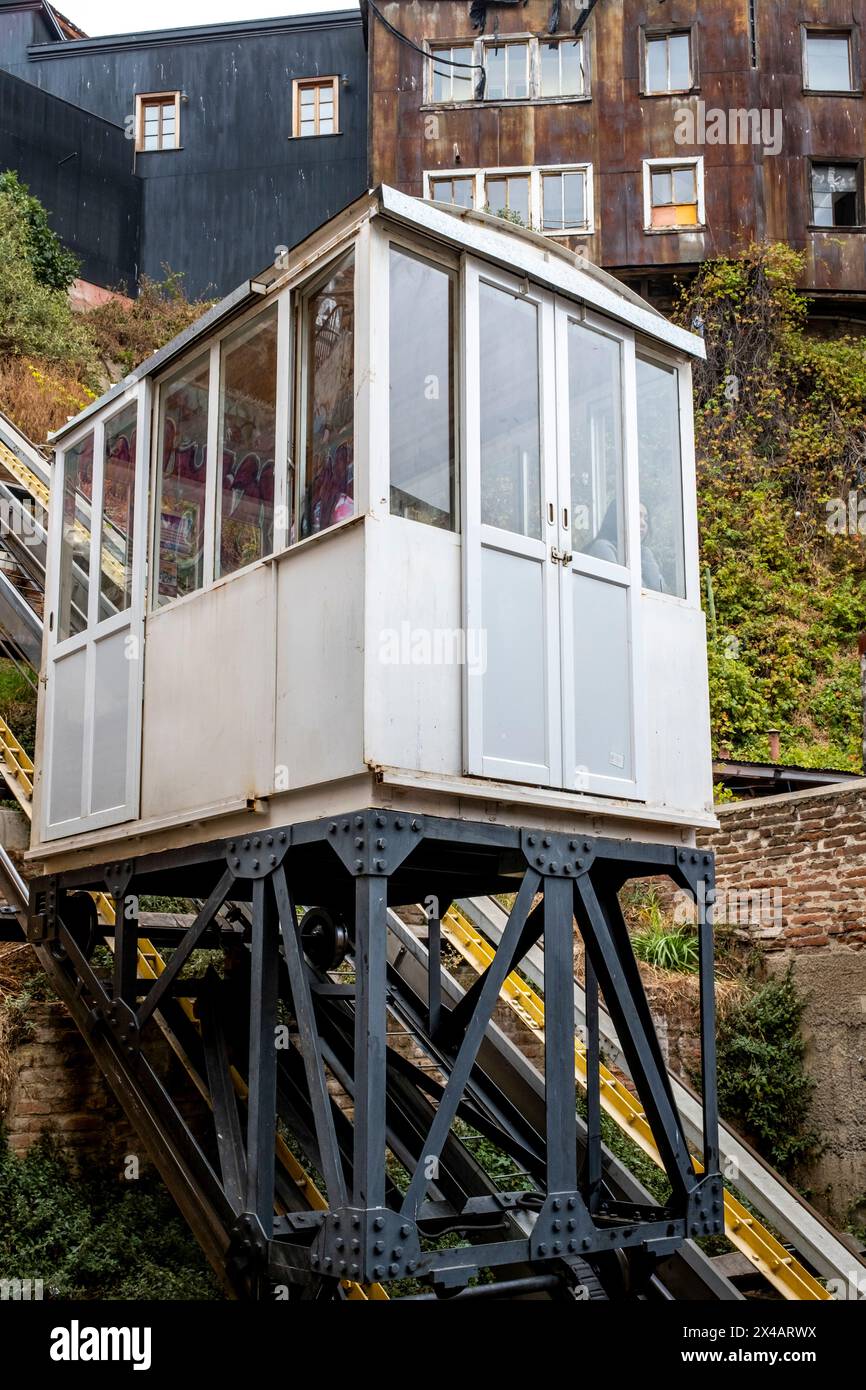The Ascensor Cordillera (Funicular), Valparaiso, Valparaiso Region ...