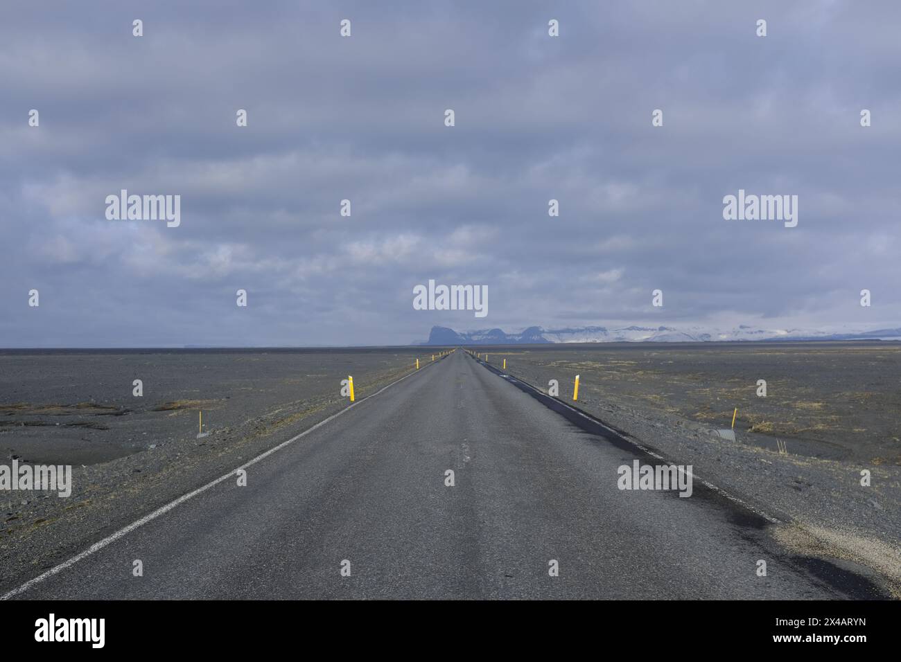 Road number 1 with mountains hi-res stock photography and images - Alamy