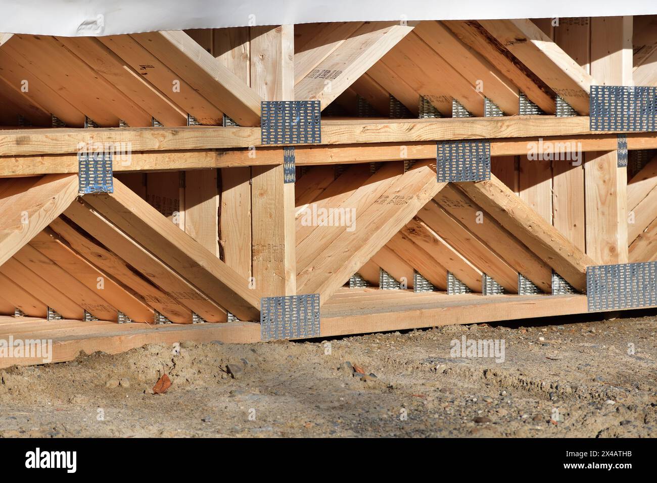 Wood beam support hi-res stock photography and images - Alamy