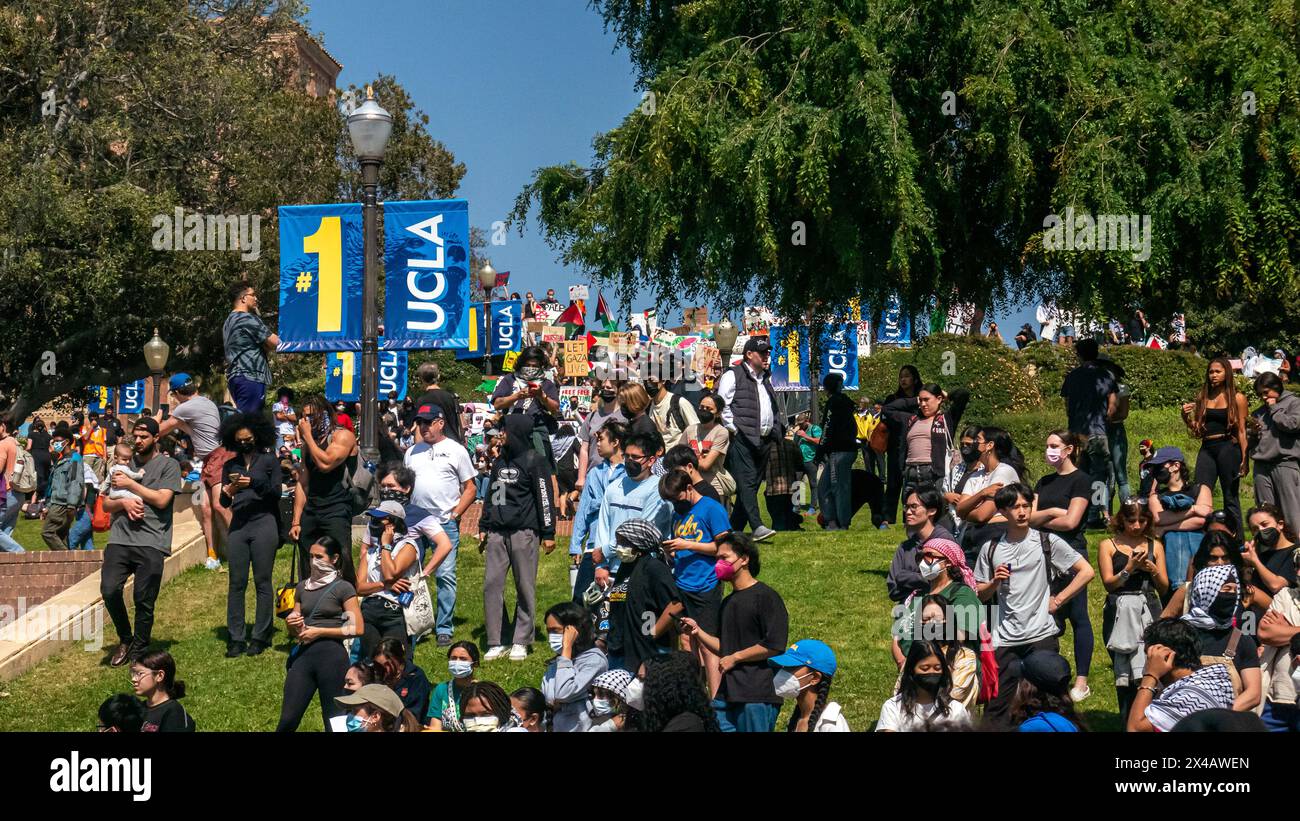 Los Angeles, USA. 1st May, 2024. Student protestors sitting on the quad ...