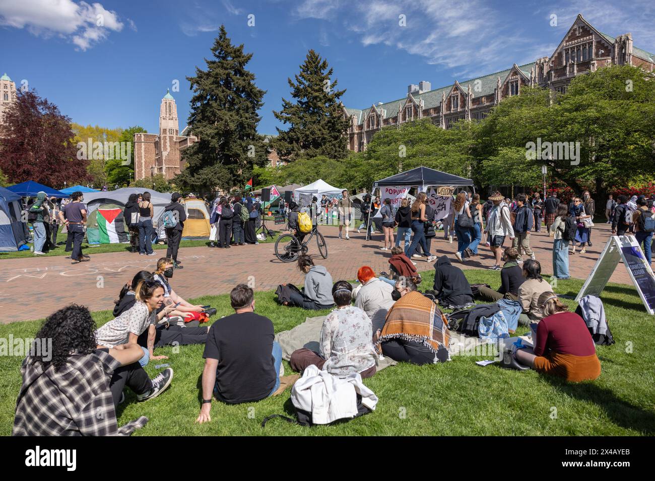 College students protest campus hi-res stock photography and images - Alamy