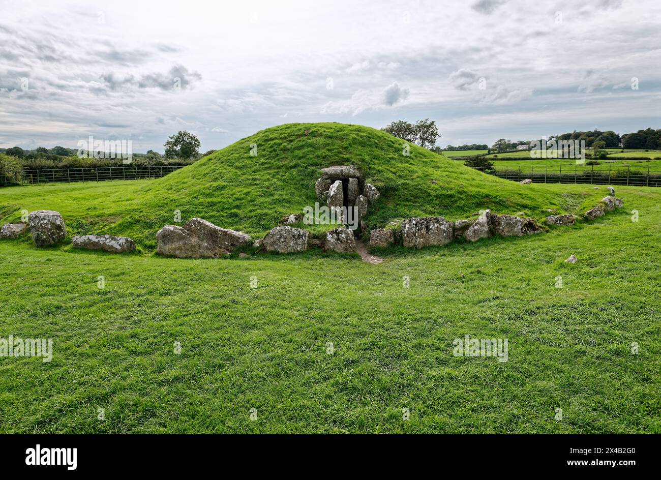 Bryn Celli Ddu Neolithic passage tomb mound. Anglesey, Wales. Passage ...