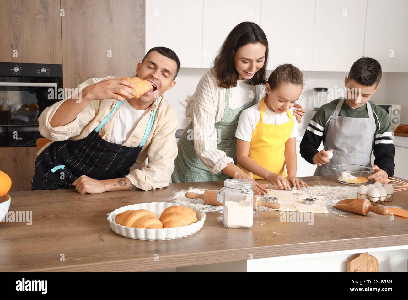 Happy family making cookies in kitchen Stock Photo - Alamy