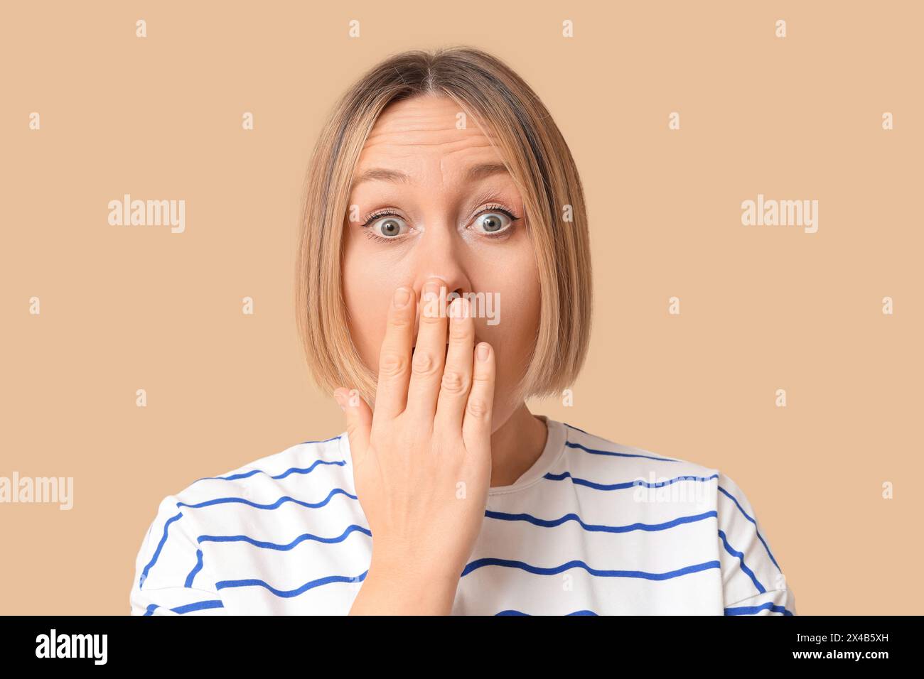 Shocked casual woman feeling surprised hi-res stock photography and ...
