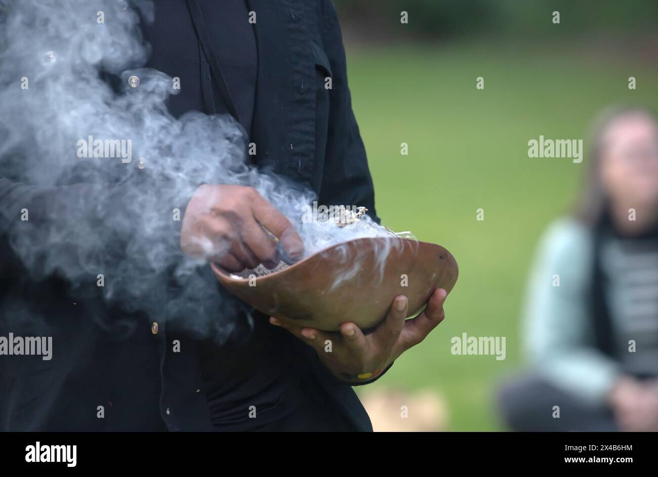 Cultural burning indigenous australia hi-res stock photography and ...