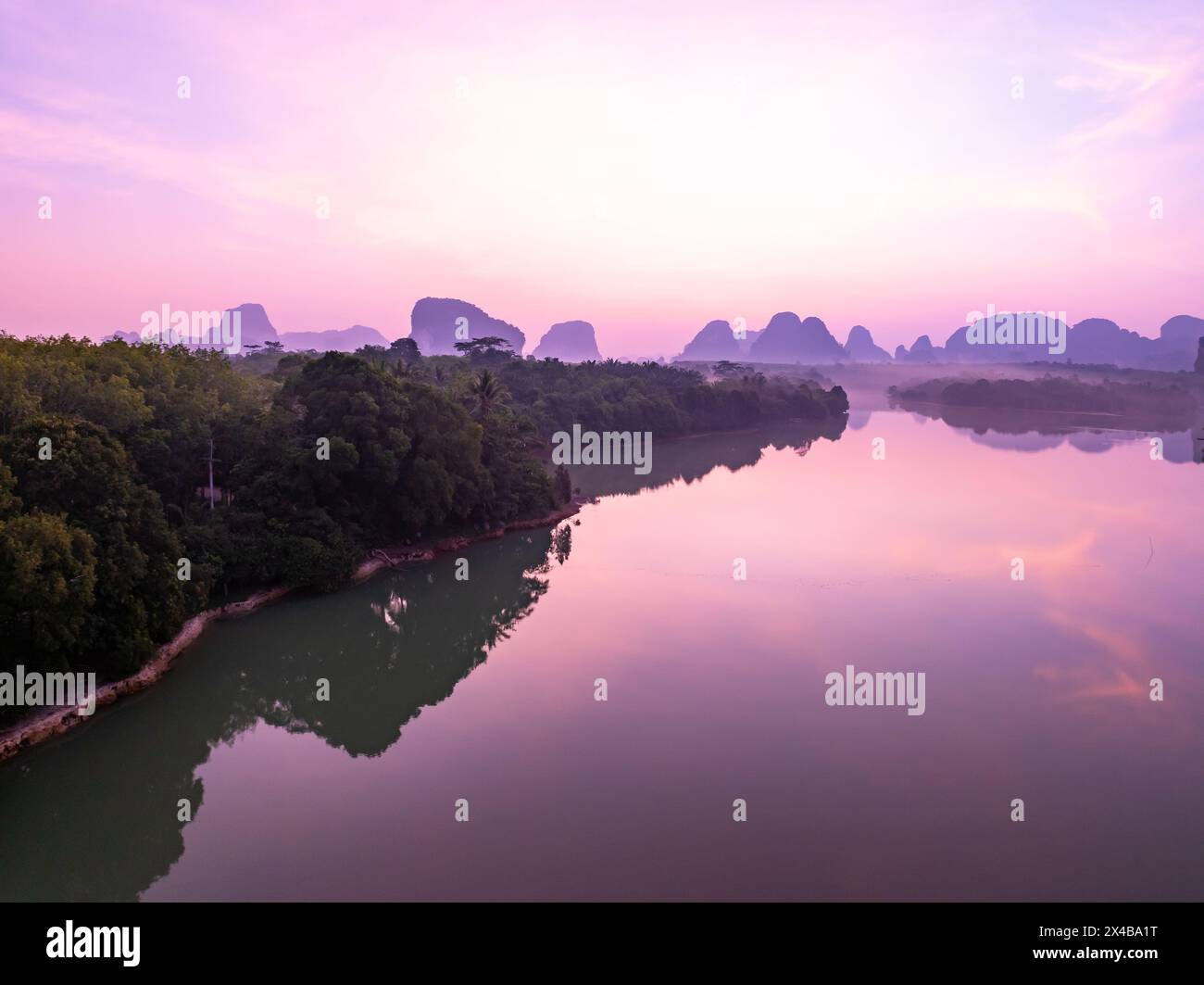 Light over water hi-res stock photography and images - Alamy