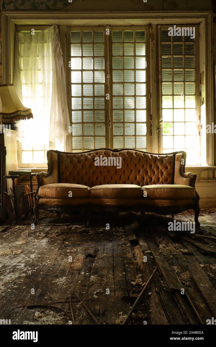 Sofa in an old mansion hi-res stock photography and images - Alamy