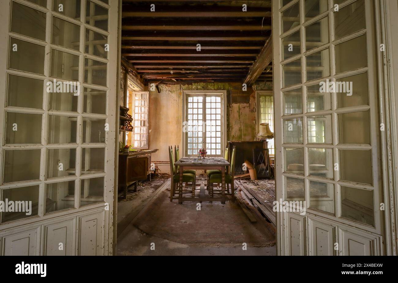 view of open doors into retro kitchen Stock Photo - Alamy