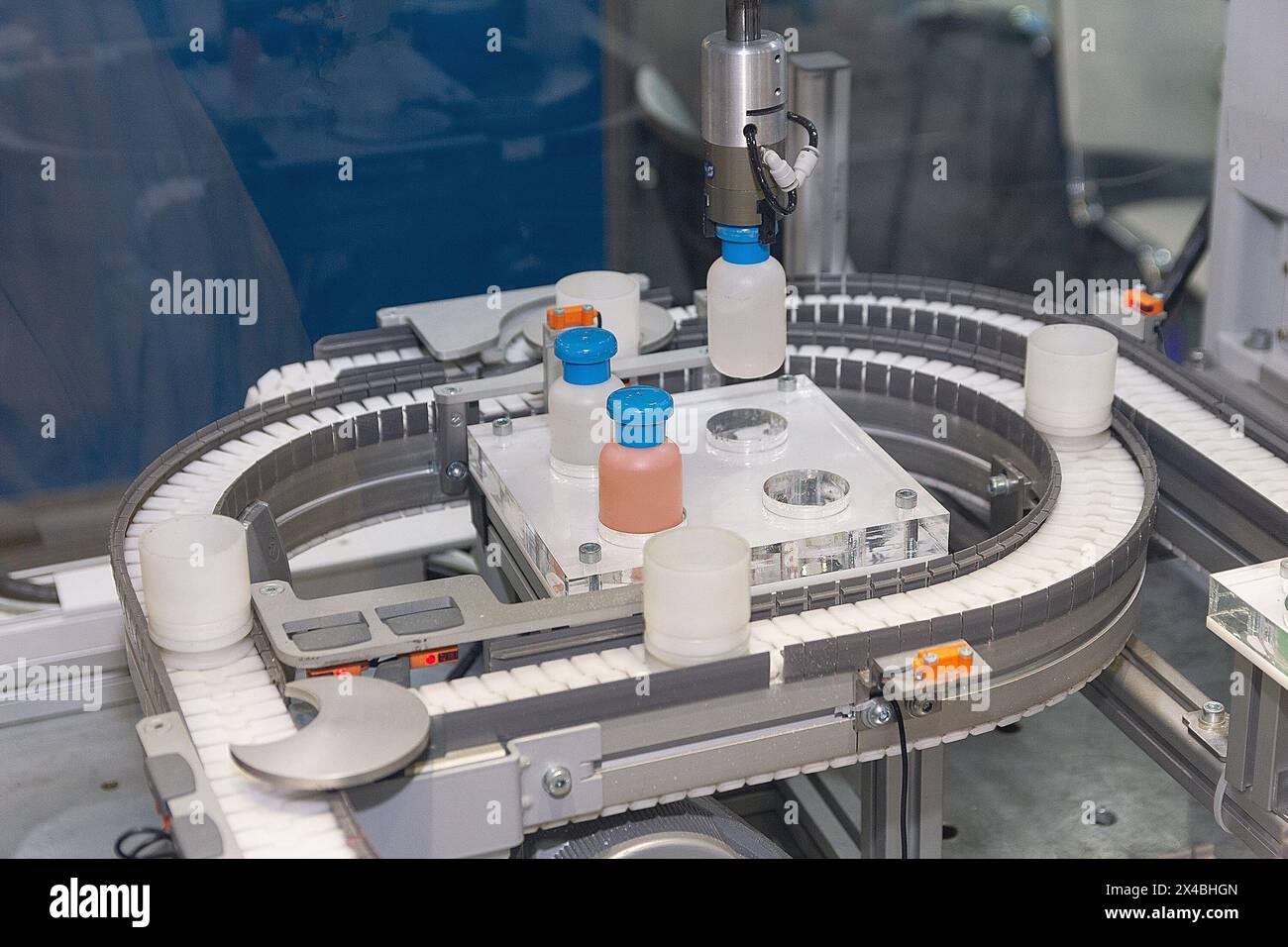 Pharmaceutical manufacturing process hi-res stock photography and ...