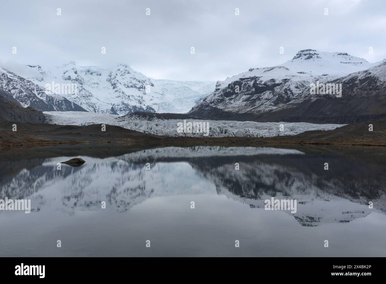 Svinafellsjokull glacier in the Vatnajokull National Park, Iceland ...