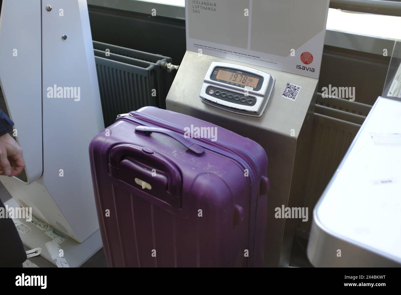 Weighing luggage at an airport hi-res stock photography and images - Alamy