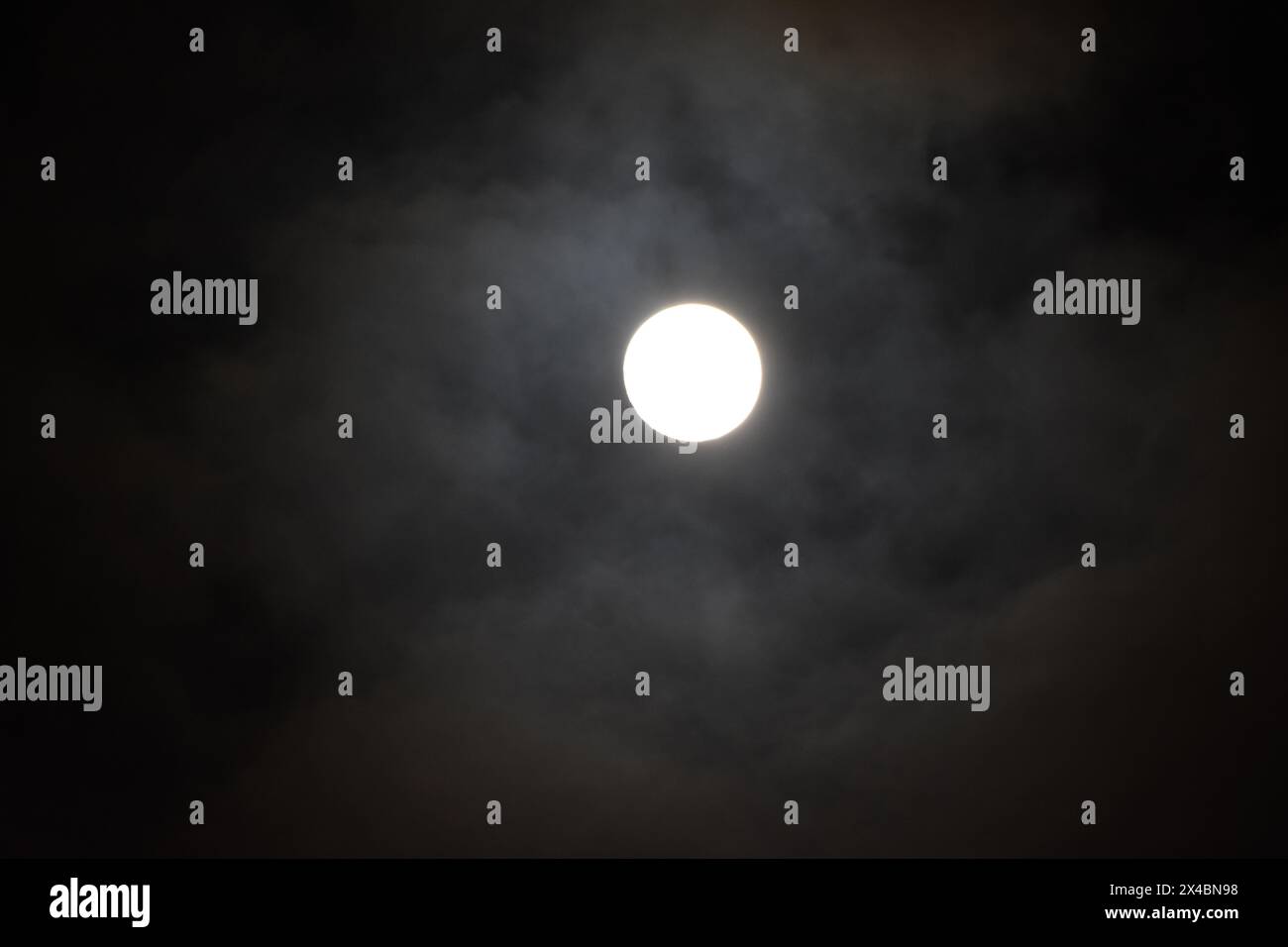 Lune prise hi-res stock photography and images - Alamy