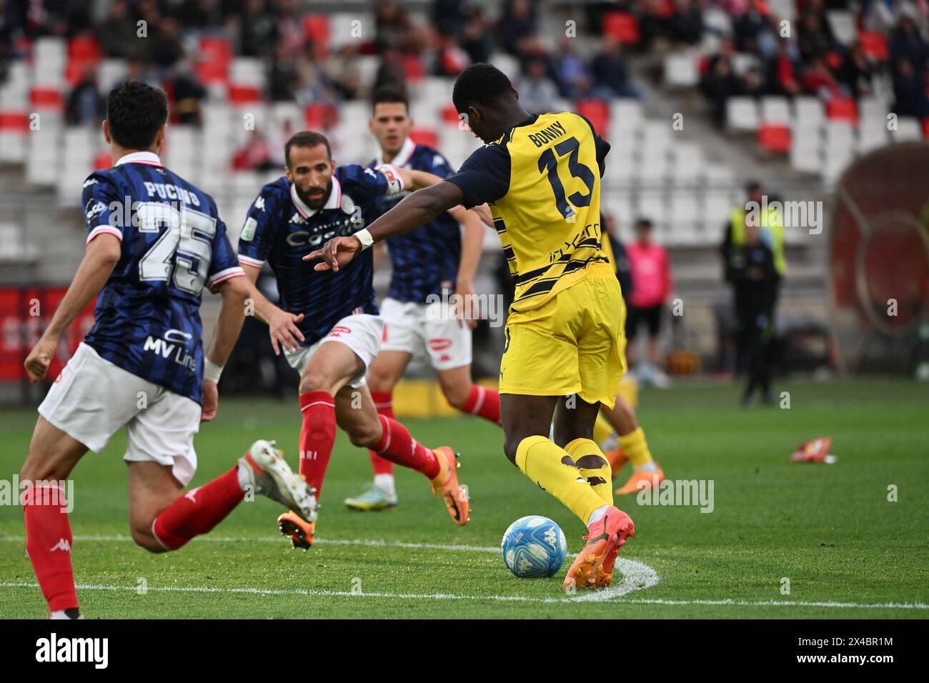 Ange-Yoan Bonny (Parma)Valerio Di Cesare (Bari) he scored the first ...
