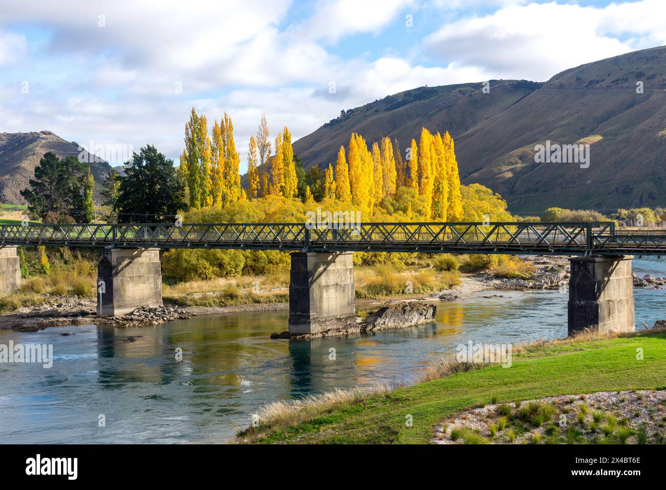 Old Beaumont Bridge across River Clyde, State Highway 8, Beaumont ...