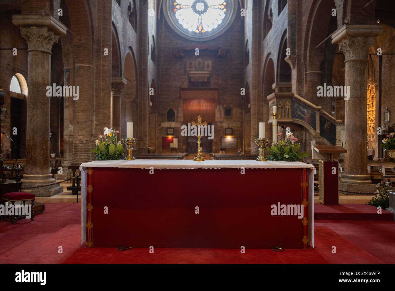Main nave altar cathedral hi-res stock photography and images - Alamy