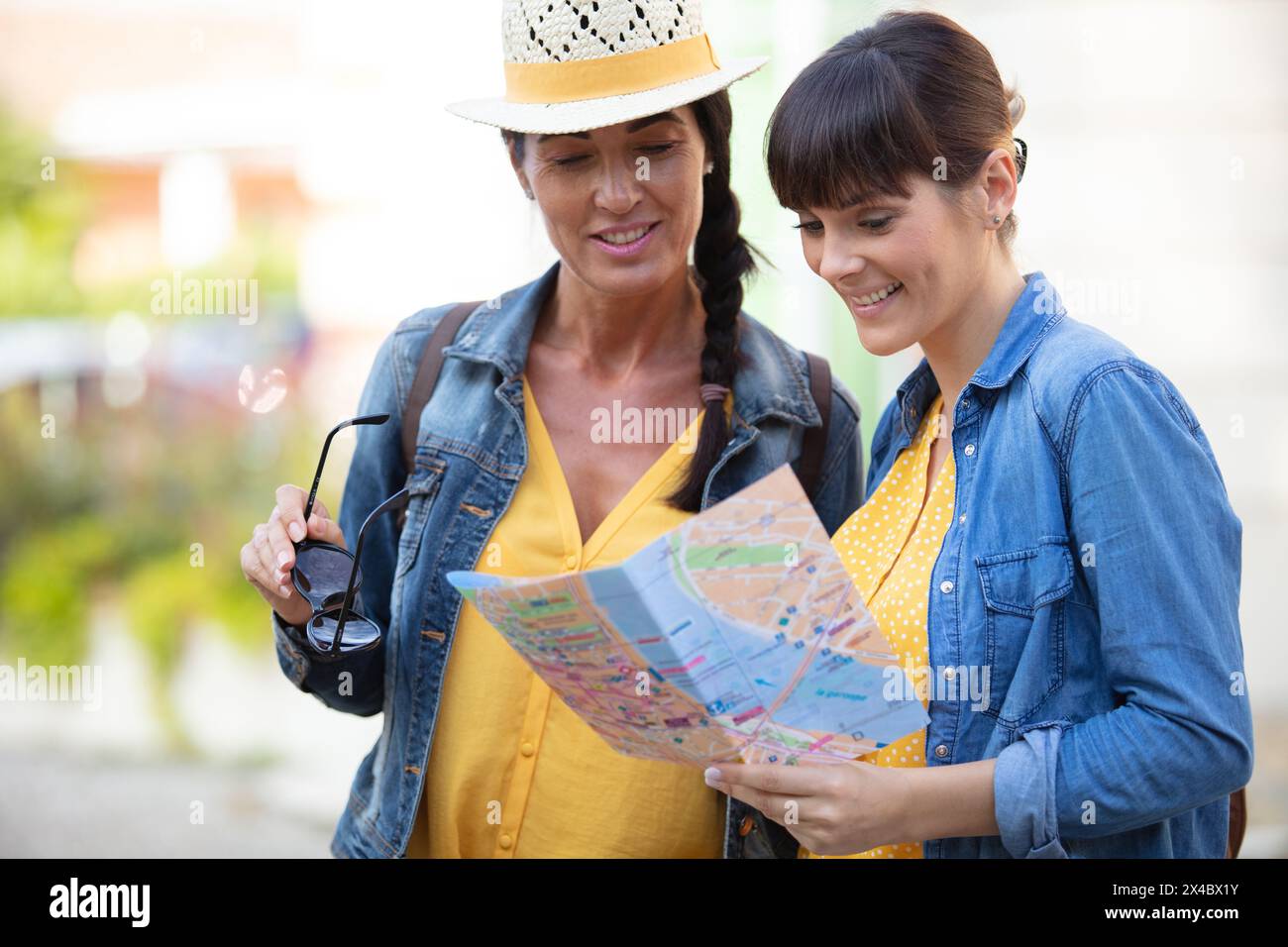 Two people using map guide hi-res stock photography and images - Alamy