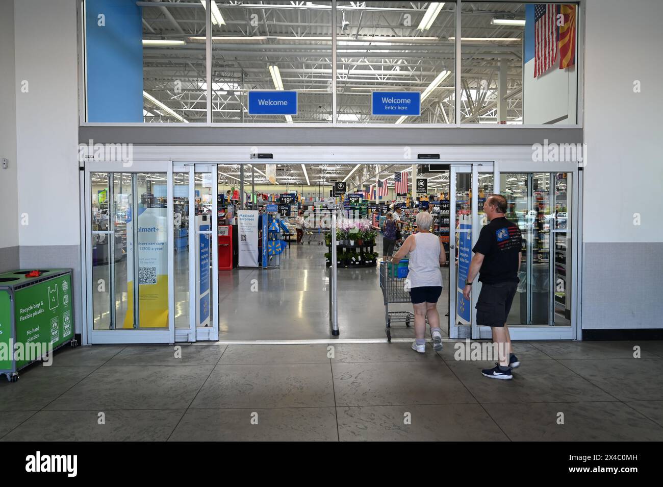 Walmart exit hi-res stock photography and images - Alamy