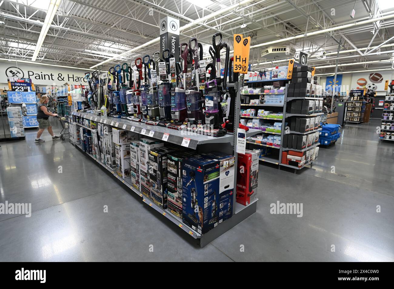 Full shelves at walmart hi-res stock photography and images - Alamy