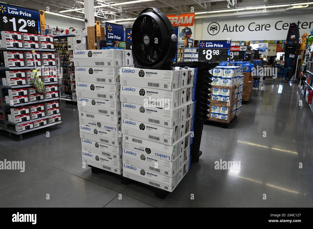 The Inside of a Walmart store Stock Photo - Alamy