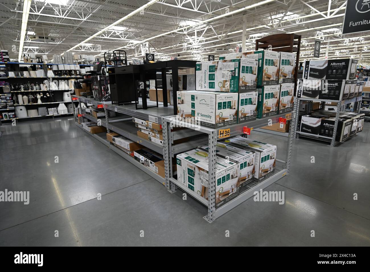 Walmart signs hi-res stock photography and images - Alamy