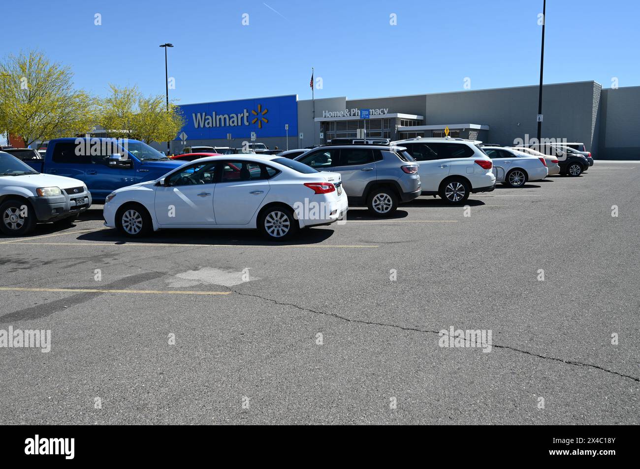 Walmart Car park Stock Photo - Alamy