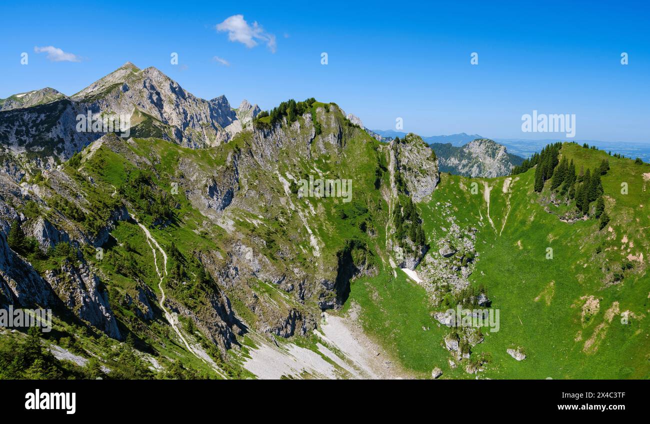 View towards Mt. Hochplatte, Mt. Vorderscheinberg and a doline called ...