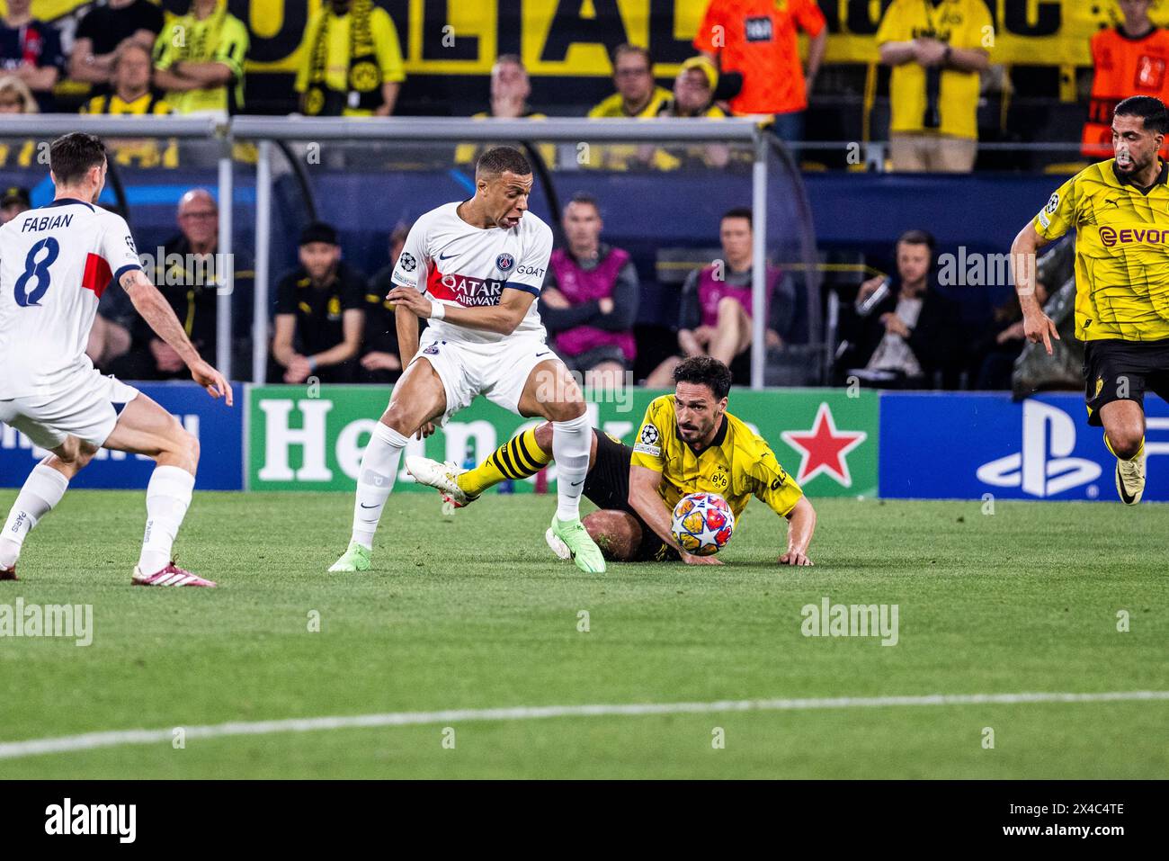 Signal-Iduna-Park, Dortmund, 01.05.2024: Kylian Mbappe of Paris challenges Mats Hummels of ...
