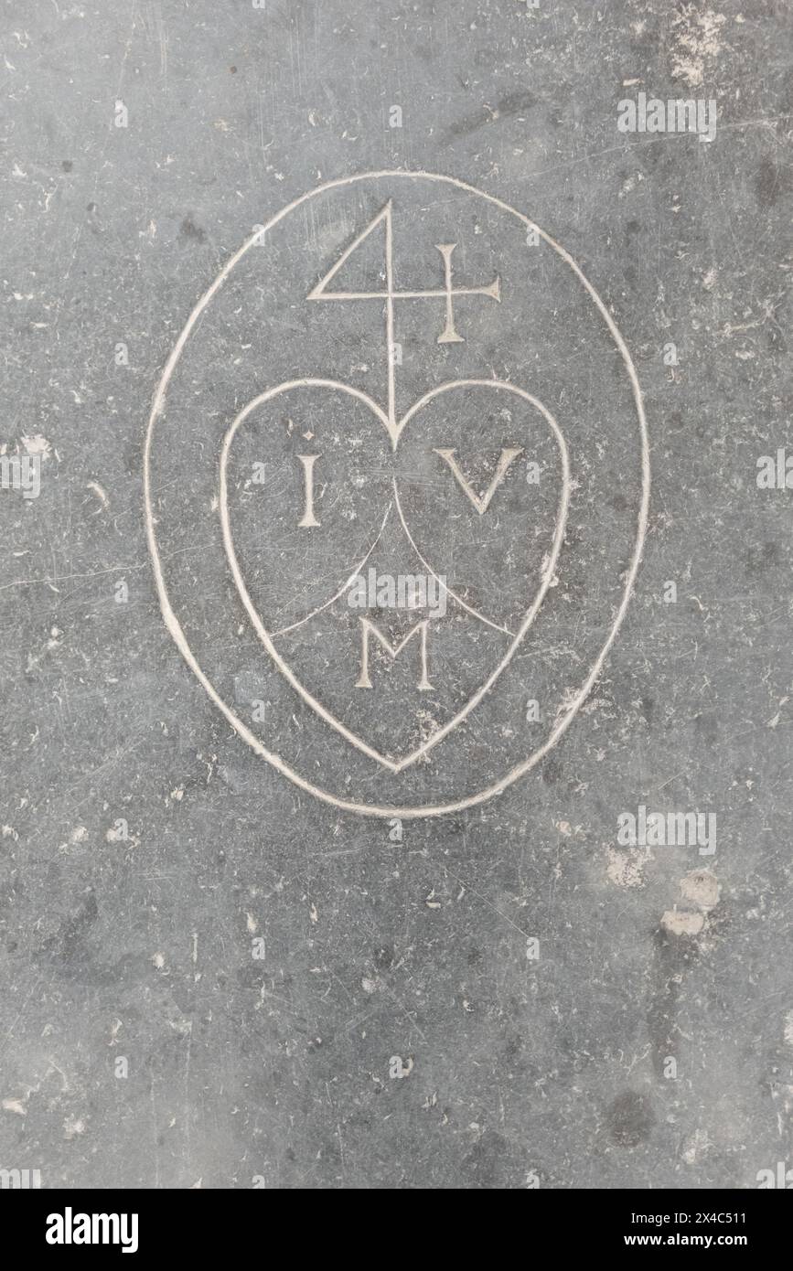 Symbol engraving on a floor slab of the Hooglandse Kerk in Leiden Stock ...